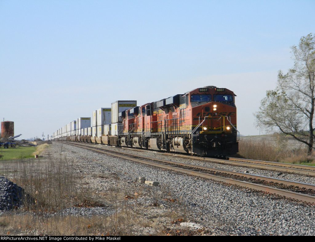 BNSF 6607
